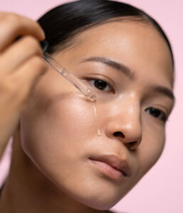 How To Layer Skincare Products: 5 Easy Steps + Popular Holy Grails ...